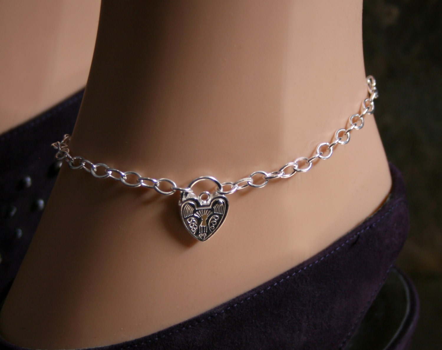 Discrete PERMANENTLY LOCKING Padlock Slave Ankle Chain