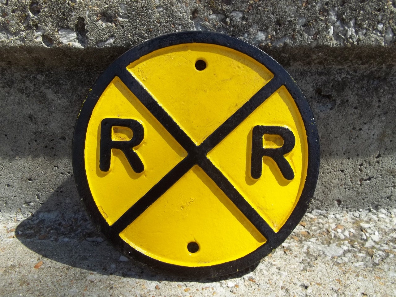 Cast Iron Round RAILROAD CROSSING Sign Yellow & Black Sign 6