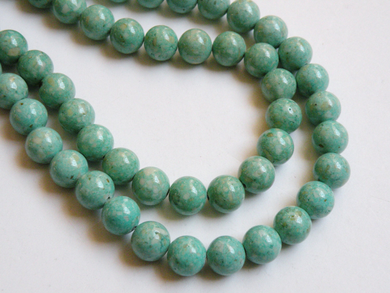 Riverstone beads in light green round gemstone 12mm full