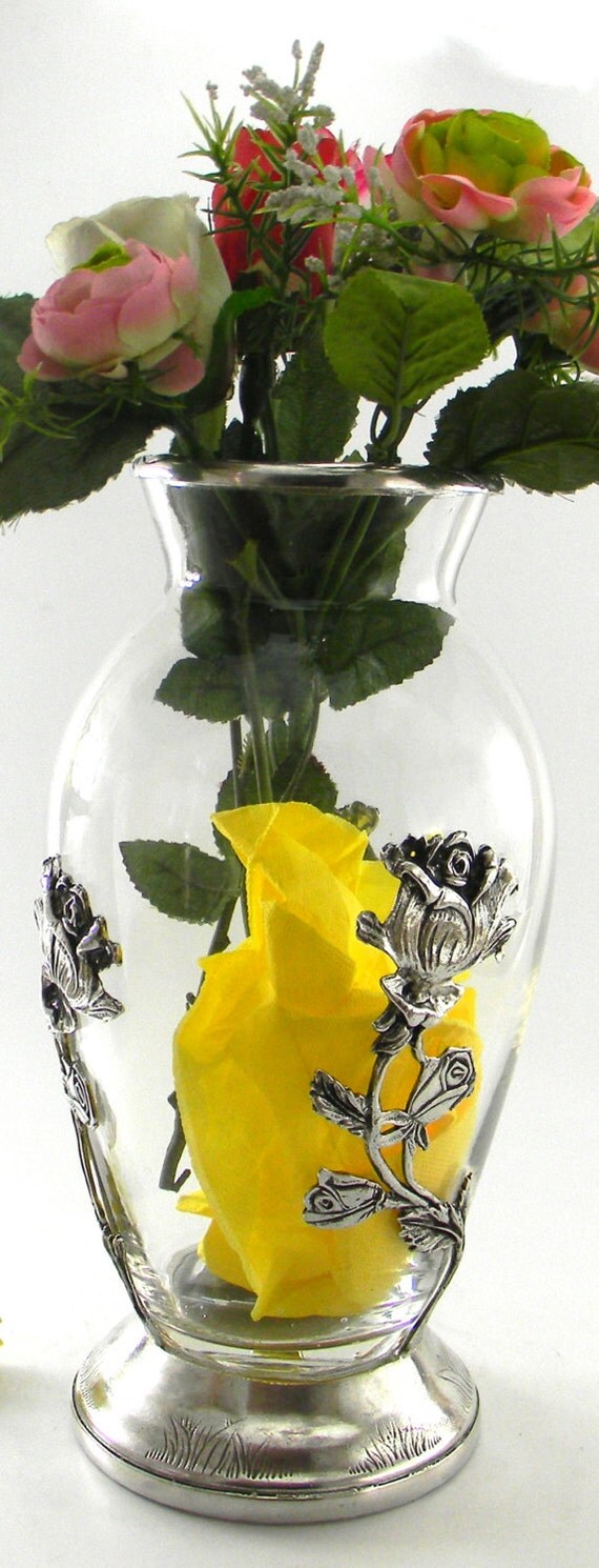 Flower vase in pewter and glass. Silver metal.