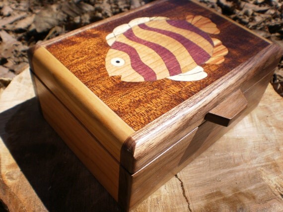 Wood inlay tropical fish box-2