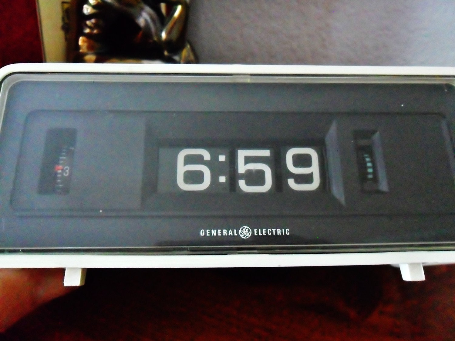 Vintage GE Flip Clock White Black Model 8125 1970s General