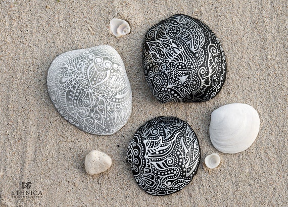 Set of painted sea shells painted rocks painted stones zen