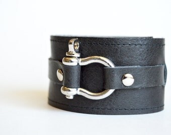 Shackle bracelet | Etsy