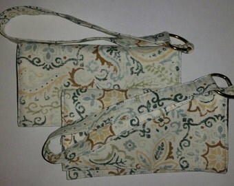 Items similar to Spring Flower Wristlet Wallet on Etsy