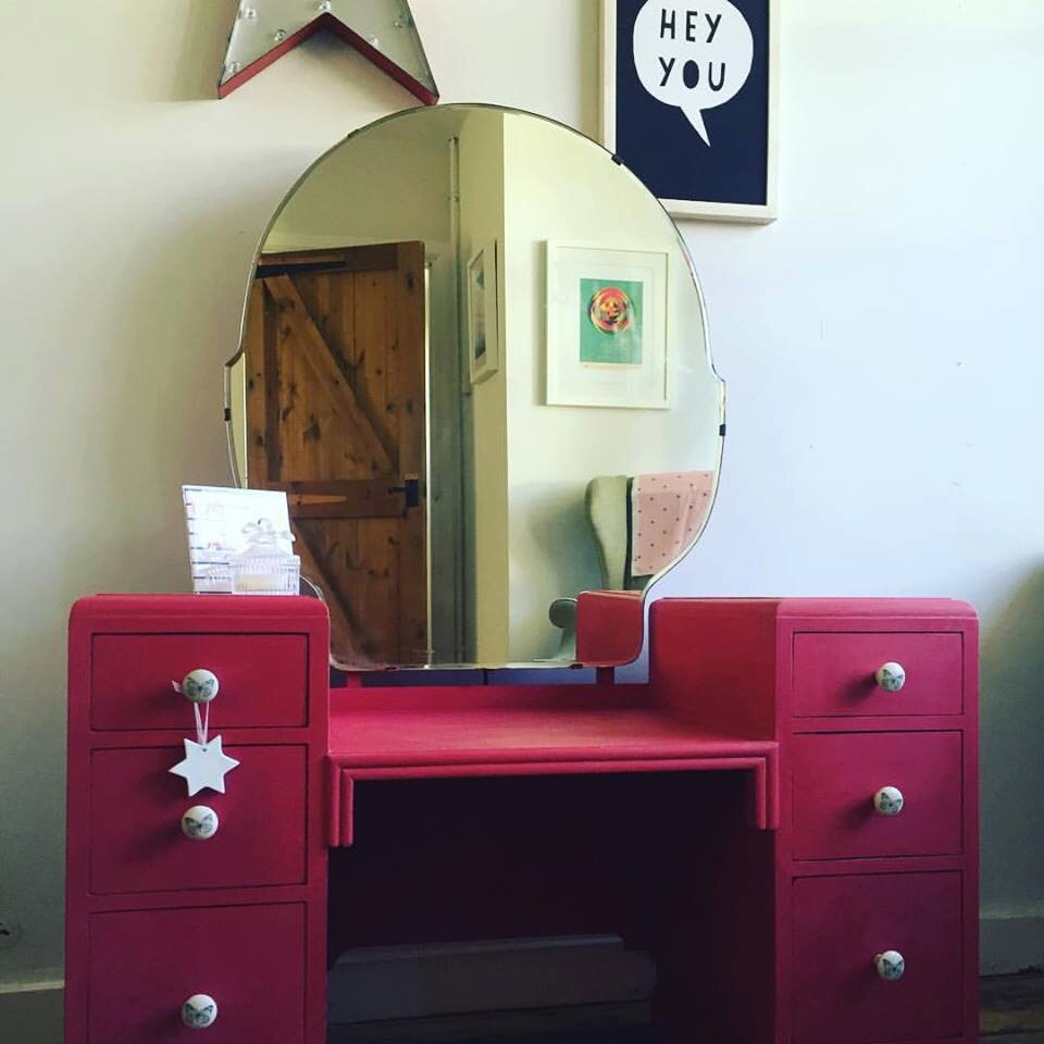 Vintage dressing table coral pink – Haute Juice
