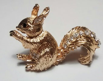 Squirrel brooch | Etsy