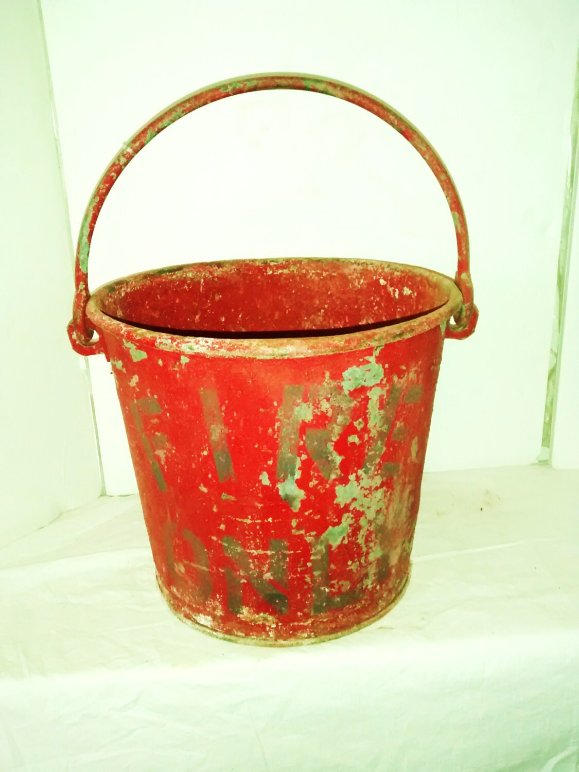 Vintage Fire Bucket , Red Pail , Metal Handle – Haute Juice