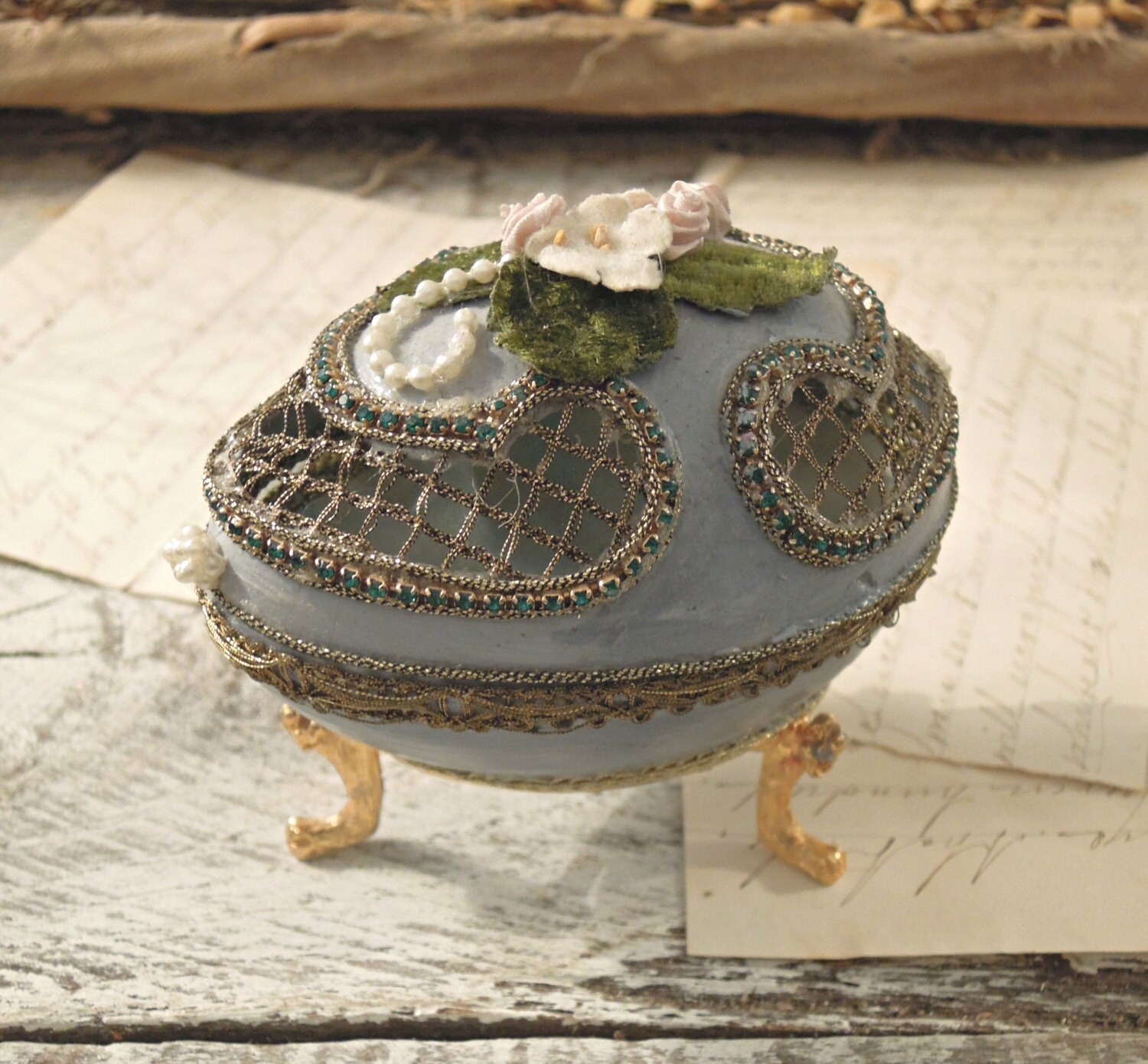 Vintage Hand Decorated Gift Egg / Vintage Christmas Ornament / Jewelry ...