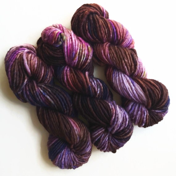 grape must / speckle yarn / hand dyed yarn / by pancakeandlulu