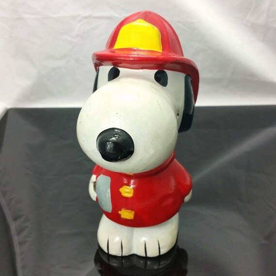 PEANUTS SNOOPY FIREMAN Bank Vintage 1978 Paper-mache