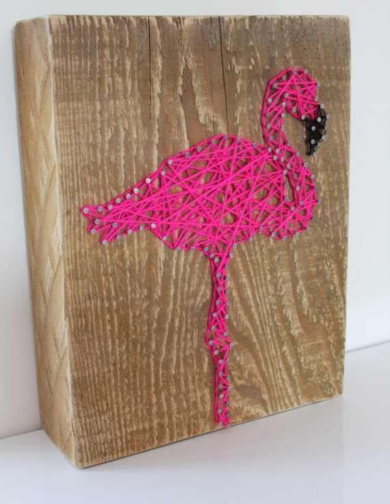 flamant rose décoratif en string art