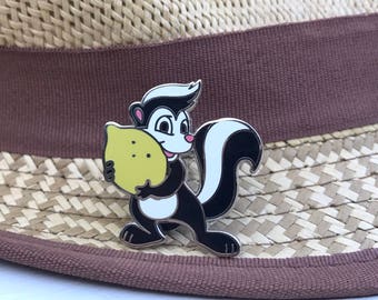 Skunk pin | Etsy