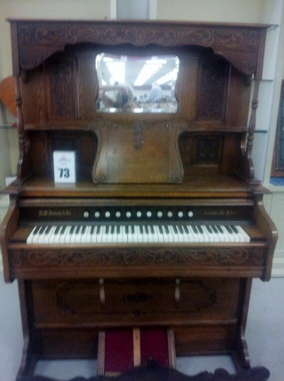 WOW Antique Victorian era W.W. Putnam Co. Oak Pump Organ