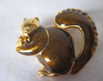 Squirrel brooch | Etsy