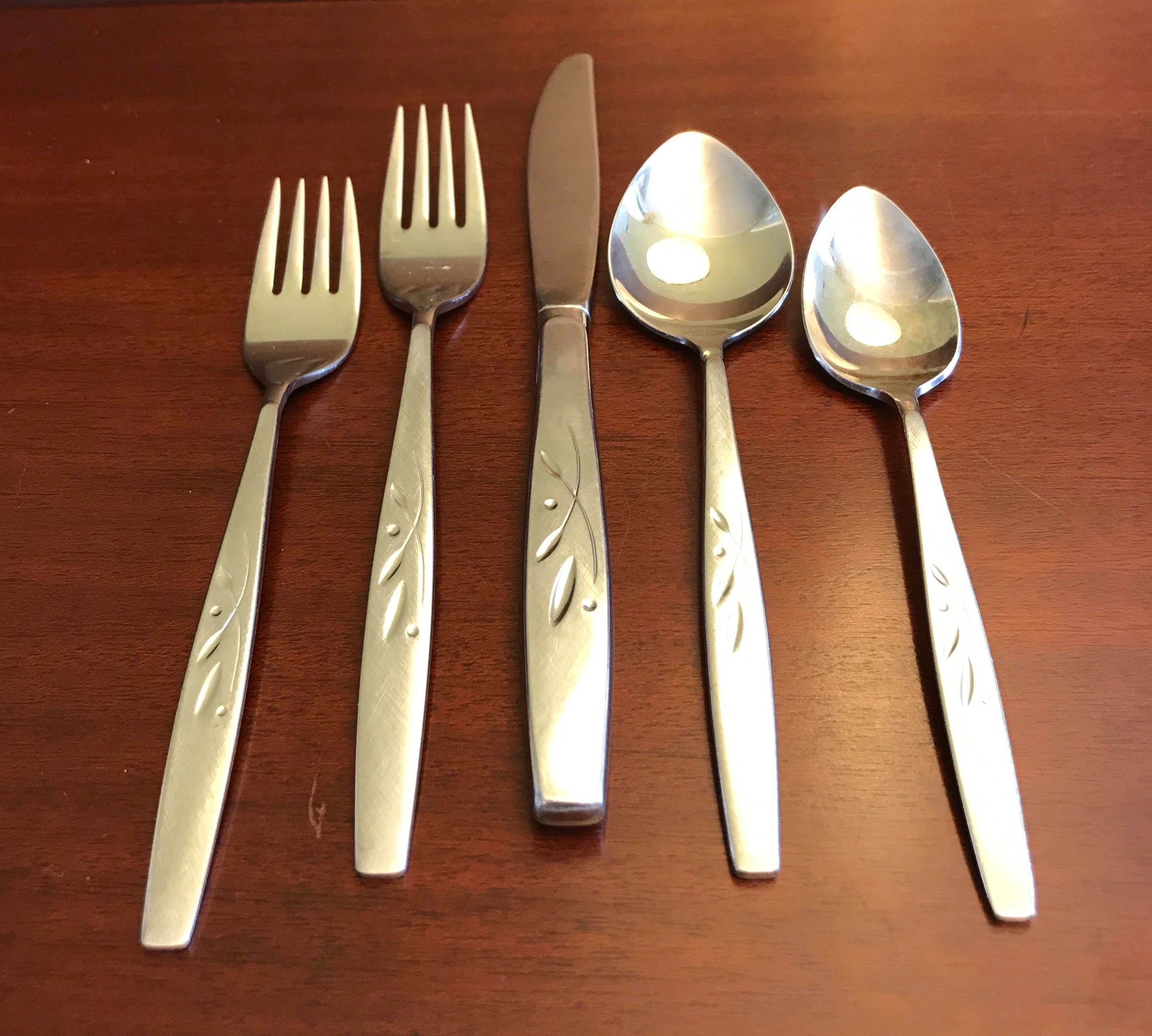 Oneida Will O' Wisp Stainless Flatware, Five piece place settings ...