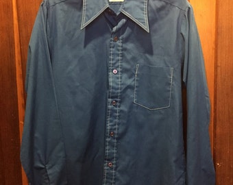 Items similar to Pink pearl snap 70s floral permanent press blouse ...