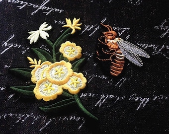 Bee applique | Etsy