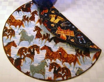 Horse table runner | Etsy