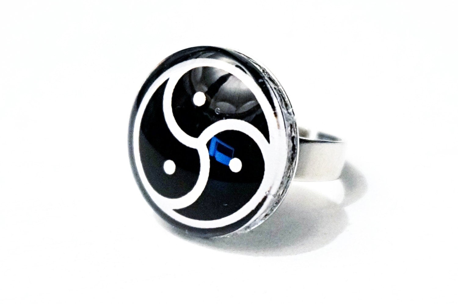 BDSM symbol triskele triskelion emblem ring submissive