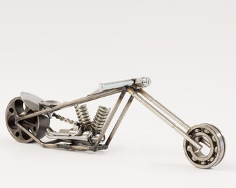 Bicycle made from recycled bike chain.you by midwestrecycledart