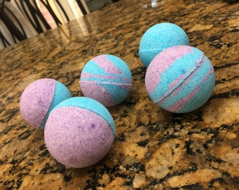 Cute bath bomb | Etsy