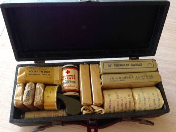 1944 US Navy WWII MEDICAL Kit Vintage First Aid kit