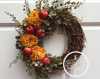 Apple door hanger | Etsy