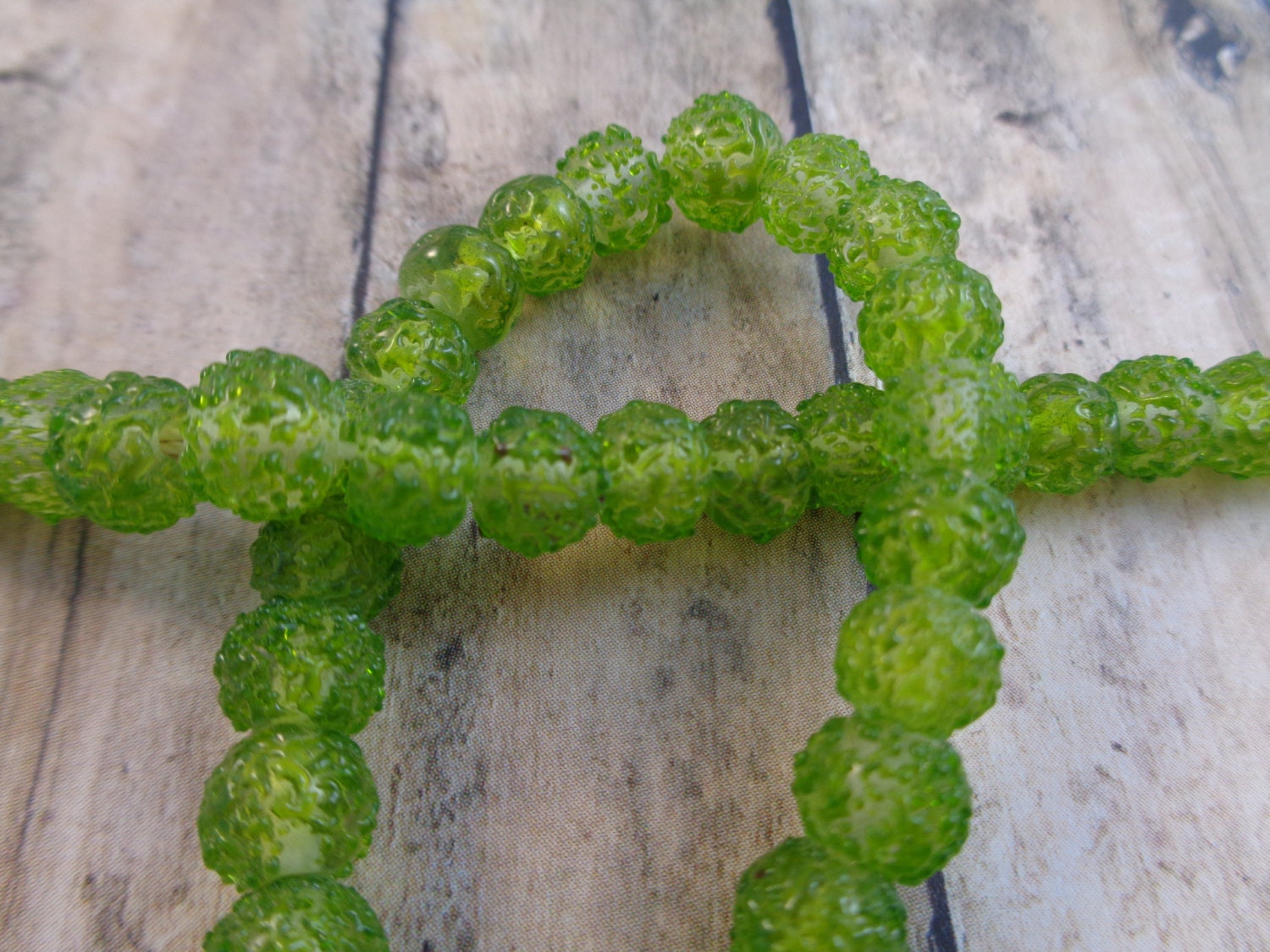 25 Green Round Rough Texture Bright Green Glass Beads 7mm