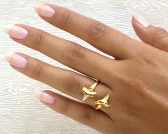 Shark tooth ring | Etsy