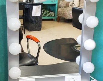 Hand made Hollywood style lighted mirrors by GlamourMirrors
