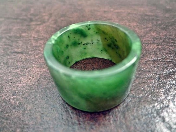 Size 11.5 Nephrite jade cylinder ring. S419