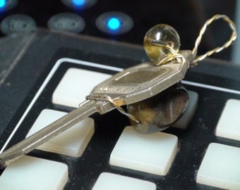 Items similar to Wirework Tutorial - King of the hearts Key - wire ...