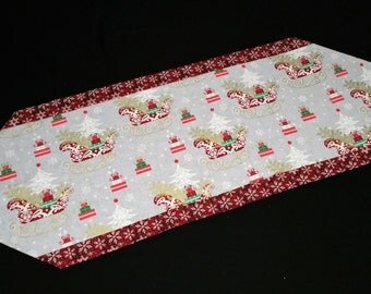 Items similar to Christmas bargello table runner - infinity pattern on Etsy