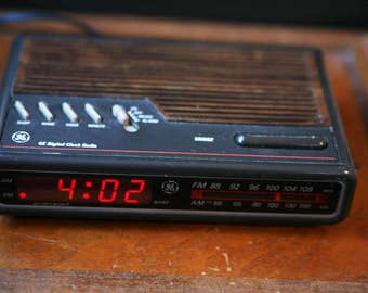 Vintage clock radio | Etsy