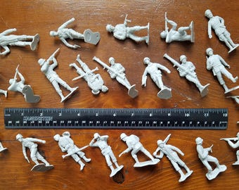 Vintage 1960s toy army men | Etsy