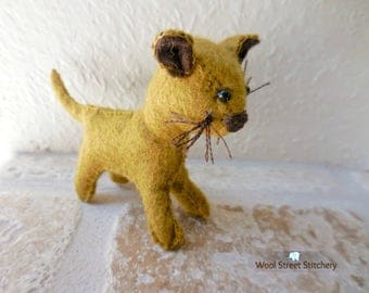 Small felt cat | Etsy