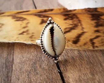 Cowrie shell ring | Etsy