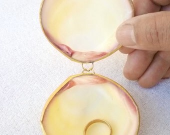 Shell ring box | Etsy