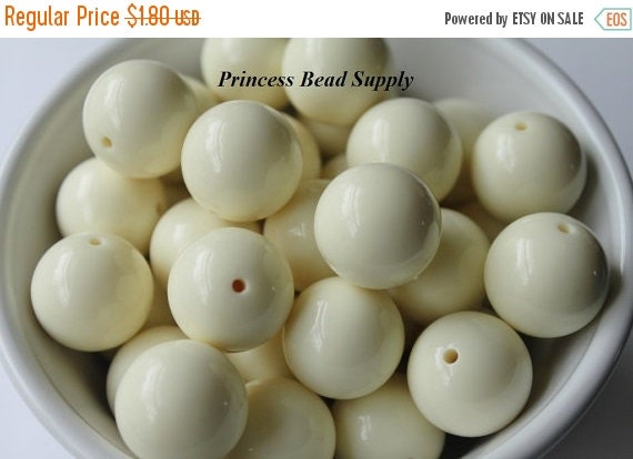 SALE 20mm Ivory Solid Chunky Beads Set of 10 by PrincessBeadSupply