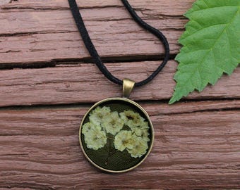 Pressed flower necklace | Etsy
