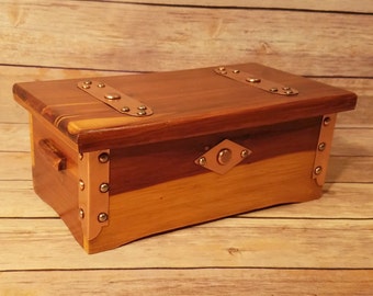 J B Deere Box Cedarcraft Sweetheart Vintage Cedar