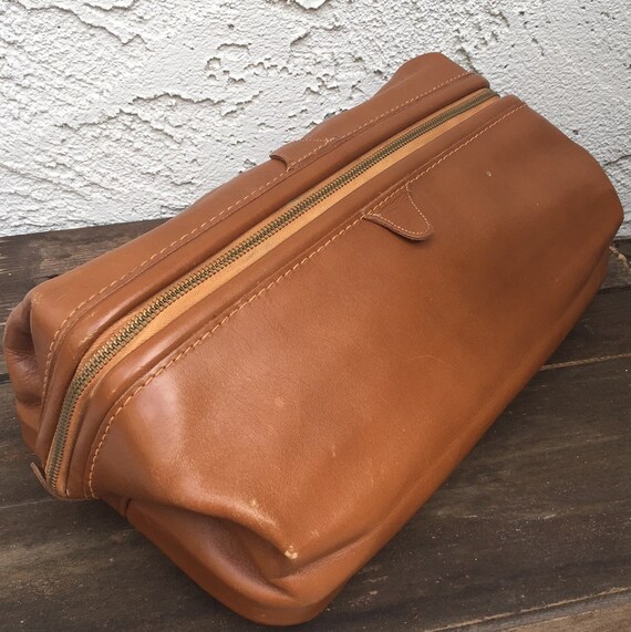 Items similar to Vintage 60's original Dopp kit Chicago, USA made ...