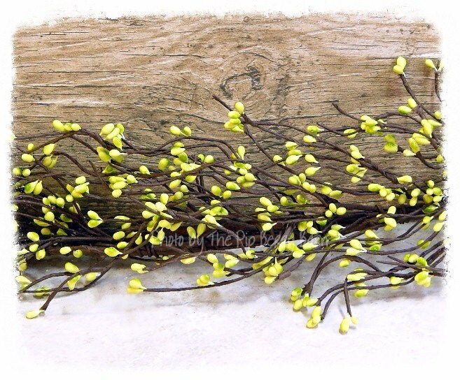 Spring Green Berry Garland Green Pip Berry by ThePipBerryBarn