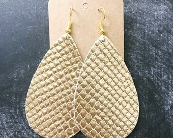 Handcrafted Lightweight Genuine Leather by StyledSimplicity