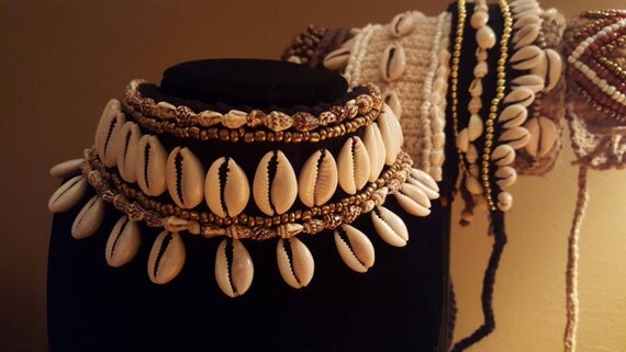 Cowrie Shell Choker Black