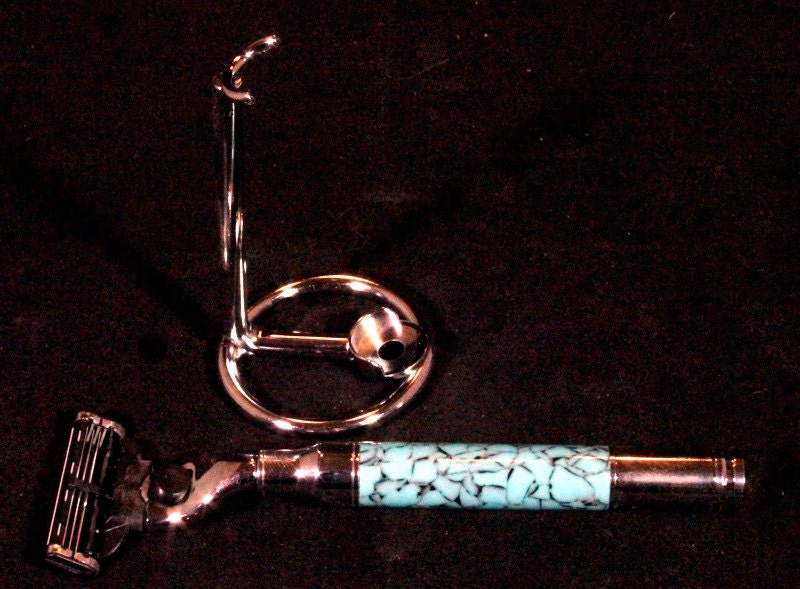 Razor with matching stand