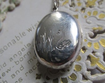Swan locket | Etsy