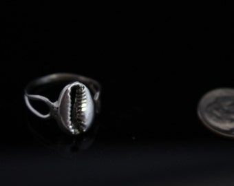 Cowrie shell ring | Etsy