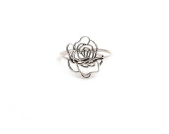 Small flower ring | Etsy